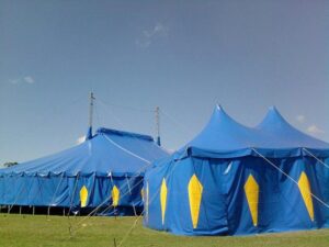 La Carpa Azul del Circo Nacional en La Atenas de Cuba - TV Yumurí