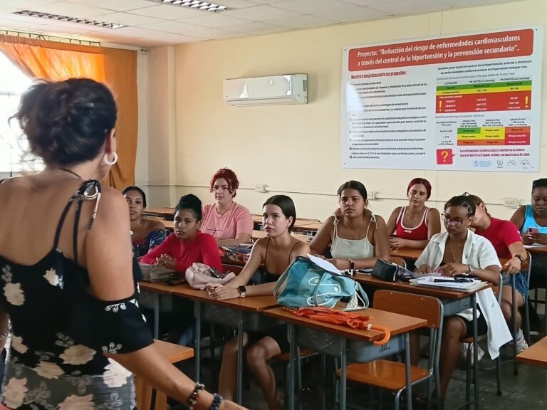 Entrega gratuita de copas menstruales beneficia a mujeres cubanas - TV ...