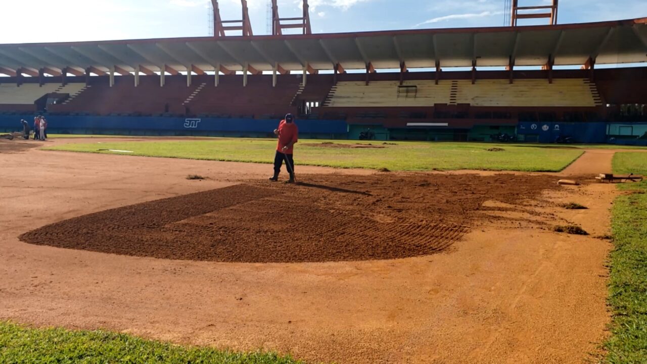 Acondicionan Estadio Victoria de Girón para la Serie Nacinal - TV Yumurí